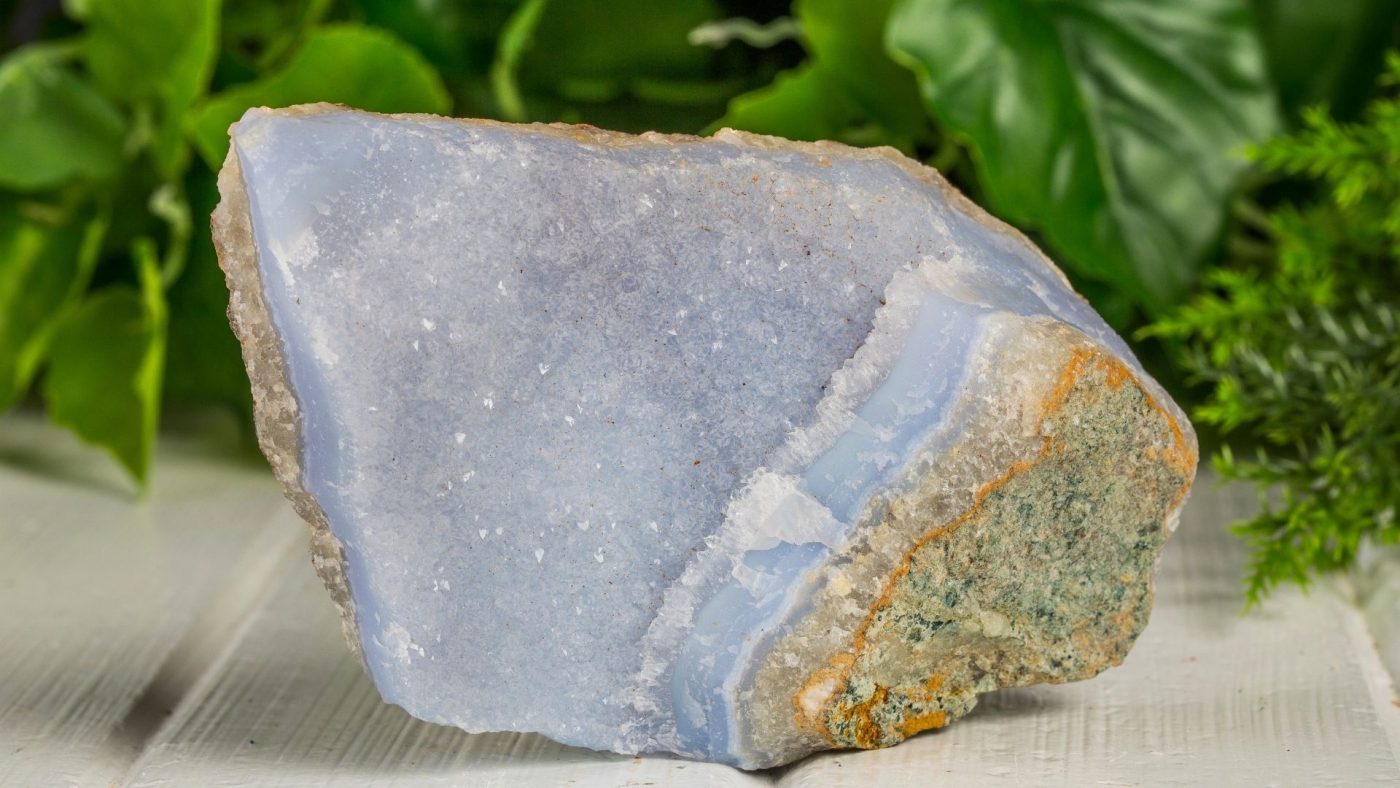 Kalsedon Taşının Özellikleri ve Faydaları Nelerdir? - Doğal Taş Rehberi